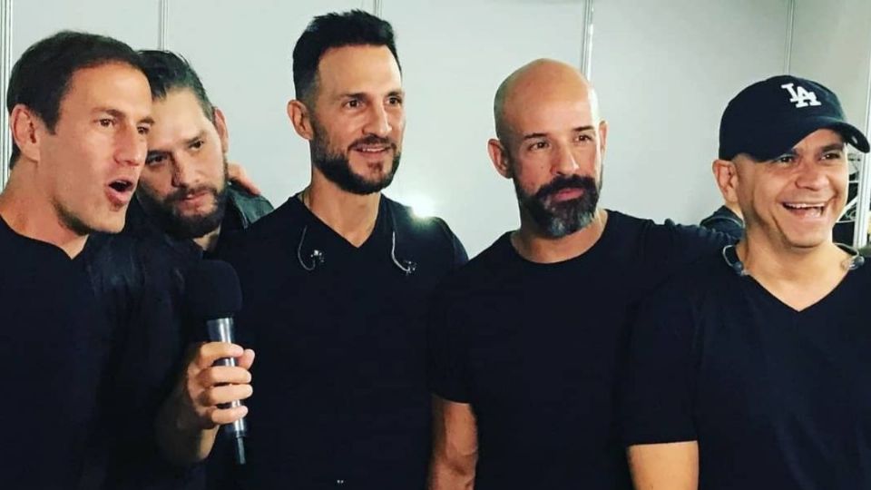 Toma asiento antes de ver cómo lucen los integrantes de Magneto, a 30 ...