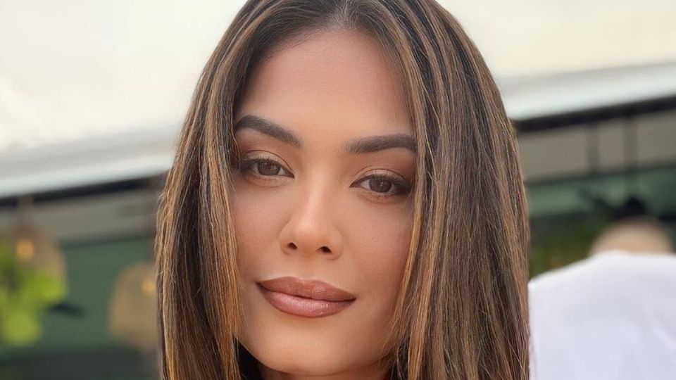 En minivestido rojo, Andrea Meza celebró San Valentín y enamoró a todos ...